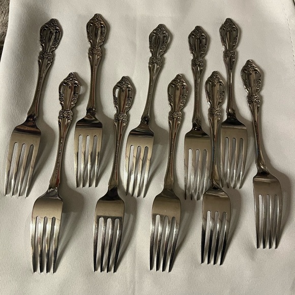 Kitchen | 1 Vintage Distinction Deluxe Stainless Oneida Dinner Forks ...